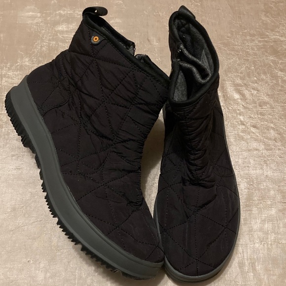 Bogs | Shoes | Bogs Snowday Low Waterproof Boots Size 9 | Poshmark